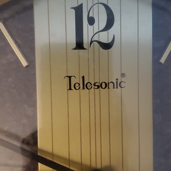 Wall Decor | Telesonic Quartz Wall Clock | Poshmark